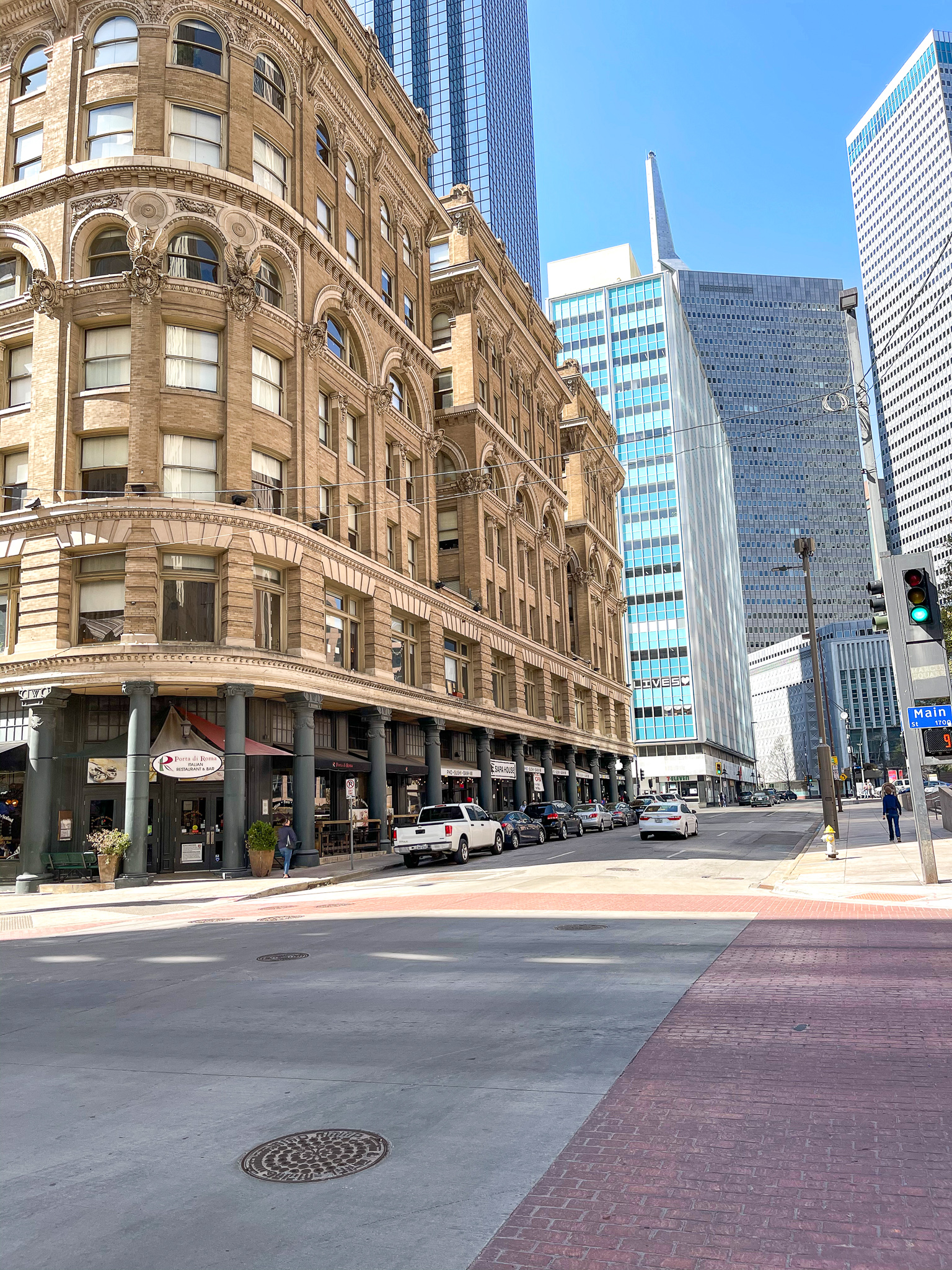 Spring Staycation in Downtown Dallas - The Daily True